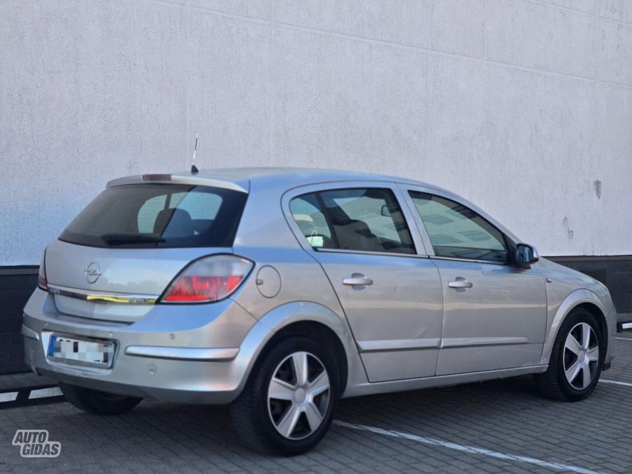 Opel Astra 2005 in Vilnius, with an engine capacity of 1.90 L and mileage of 294 thousand km for 800 €, photo 7 on AUTOMOTO.COM.LV