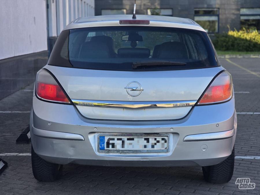 Opel Astra 2005 in Vilnius, with an engine capacity of 1.90 L and mileage of 294 thousand km for 800 €, photo 9 on AUTOMOTO.COM.LV