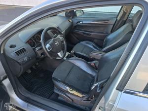 Opel Astra 2005 in Vilnius, with an engine capacity of 1.90 L and mileage of 294 thousand km for 800 €, photo 10 on AUTOMOTO.COM.LV