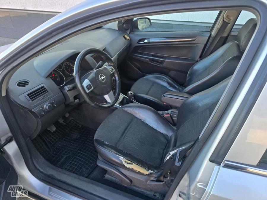 Opel Astra 2005 in Vilnius, with an engine capacity of 1.90 L and mileage of 294 thousand km for 800 €, photo 10 on AUTOMOTO.COM.LV