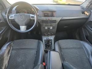Opel Astra 2005 in Vilnius, with an engine capacity of 1.90 L and mileage of 294 thousand km for 800 €, photo 11 on AUTOMOTO.COM.LV