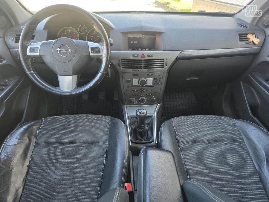 Opel Astra 2005 in Vilnius, with an engine capacity of 1.90 L and mileage of 294 thousand km for 800 €, photo 11 on AUTOMOTO.COM.LV