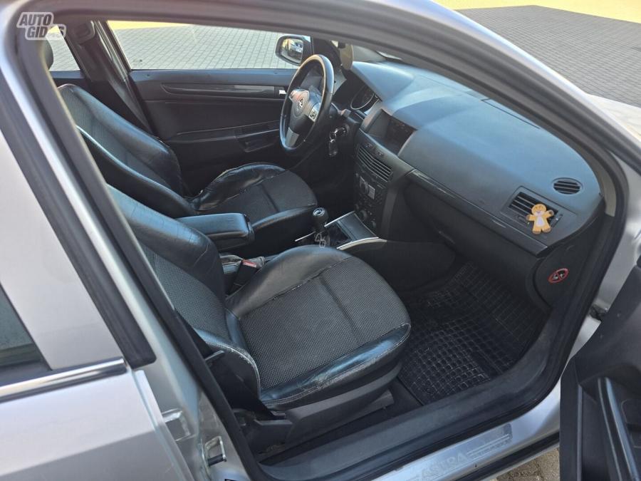 Opel Astra 2005 in Vilnius, with an engine capacity of 1.90 L and mileage of 294 thousand km for 800 €, photo 12 on AUTOMOTO.COM.LV