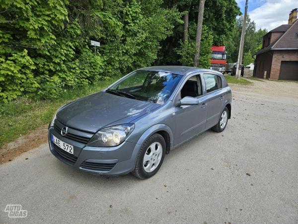 Opel Astra 2005 in Prienai, with an engine capacity of 1.60 L and mileage of 261 thousand km for 888 €, photo 2 on AUTOMOTO.COM.LV