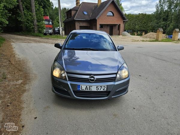 Opel Astra 2005 in Prienai, with an engine capacity of 1.60 L and mileage of 261 thousand km for 888 €, photo 3 on AUTOMOTO.COM.LV