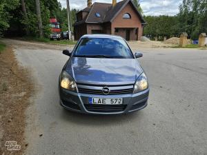Opel Astra 2005 in Prienai, with an engine capacity of 1.60 L and mileage of 261 thousand km for 888 €, photo 4 on AUTOMOTO.COM.LV