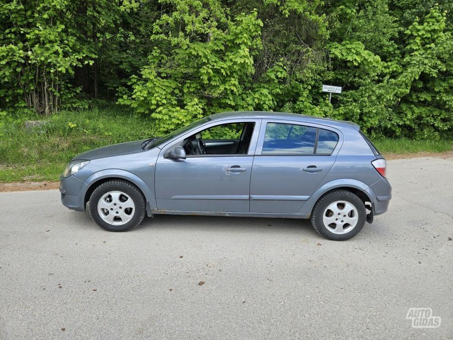 Opel Astra 2005 in Prienai, with an engine capacity of 1.60 L and mileage of 261 thousand km for 888 €, photo 5 on AUTOMOTO.COM.LV