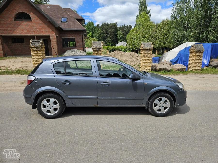 Opel Astra 2005 in Prienai, with an engine capacity of 1.60 L and mileage of 261 thousand km for 888 €, photo 7 on AUTOMOTO.COM.LV