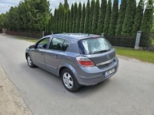 Opel Astra 2005 in Prienai, with an engine capacity of 1.60 L and mileage of 261 thousand km for 888 €, photo 13 on AUTOMOTO.COM.LV