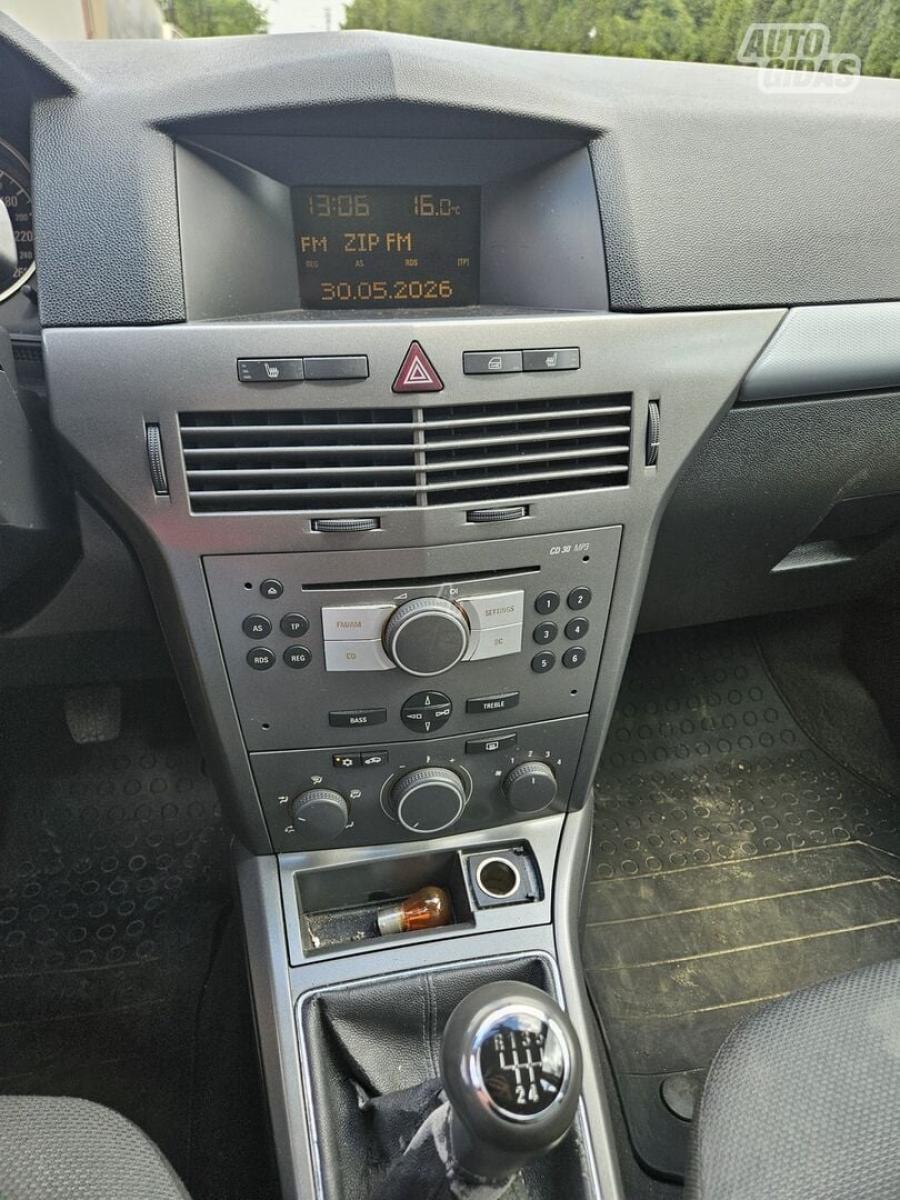 Opel Astra 2005 in Prienai, with an engine capacity of 1.60 L and mileage of 261 thousand km for 888 €, photo 14 on AUTOMOTO.COM.LV