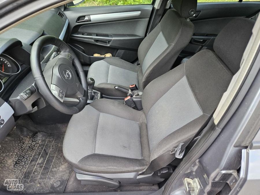 Opel Astra 2005 in Prienai, with an engine capacity of 1.60 L and mileage of 265 thousand km for 777 €, photo 17 on AUTOMOTO.COM.LV