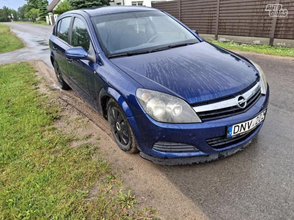 Opel Astra 2005 in Mazeikiai, with an engine capacity of 1.70 L and mileage of 266 thousand km for 750 €, photo 2 on AUTOMOTO.COM.LV