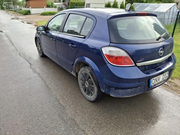 Opel Astra 2005 in Mazeikiai, with an engine capacity of 1.70 L and mileage of 266 thousand km for 750 €, photo 3 on AUTOMOTO.COM.LV