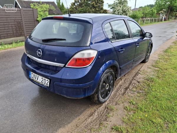 Opel Astra 2005 in Mazeikiai, with an engine capacity of 1.70 L and mileage of 266 thousand km for 750 €, photo 4 on AUTOMOTO.COM.LV