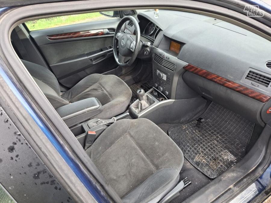 Opel Astra 2005 Mažeikiai, ar dzinēja tilpumu 1.70 L un nobraukumu 266 tūkst. km par 750 €, foto 6 vietnē AUTOMOTO.COM.LV