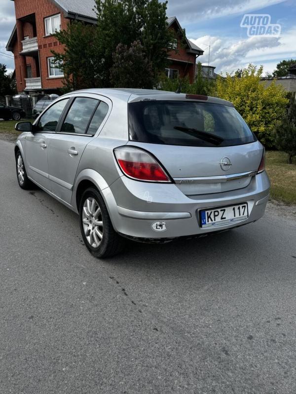 Opel Astra 2005 in Siauliai, with an engine capacity of 1.70 L and mileage of 250 thousand km for 850 €, photo 4 on AUTOMOTO.COM.LV
