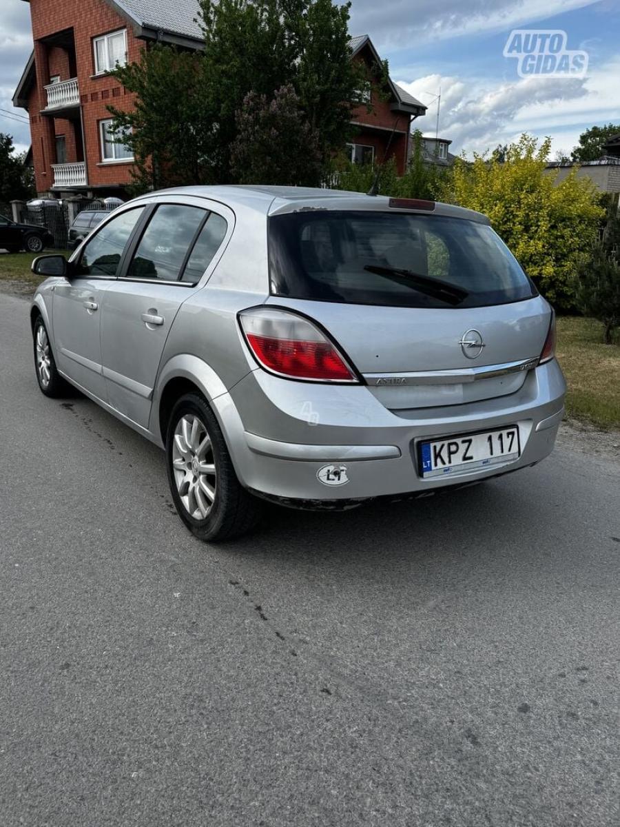 Opel Astra 2005 in Siauliai, with an engine capacity of 1.70 L and mileage of 250 thousand km for 850 €, photo 5 on AUTOMOTO.COM.LV