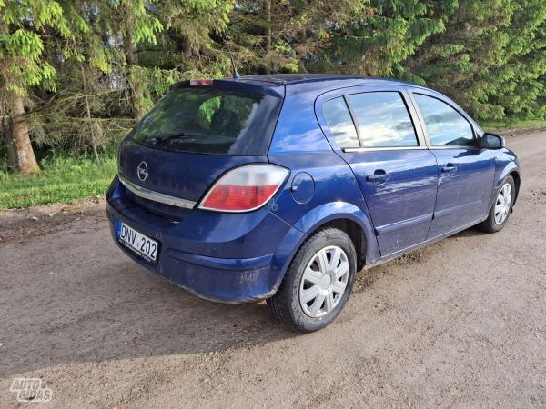 Opel Astra 2005 in Mazeikiai, with an engine capacity of 1.70 L and mileage of 266 thousand km for 750 €, photo 3 on AUTOMOTO.COM.LV