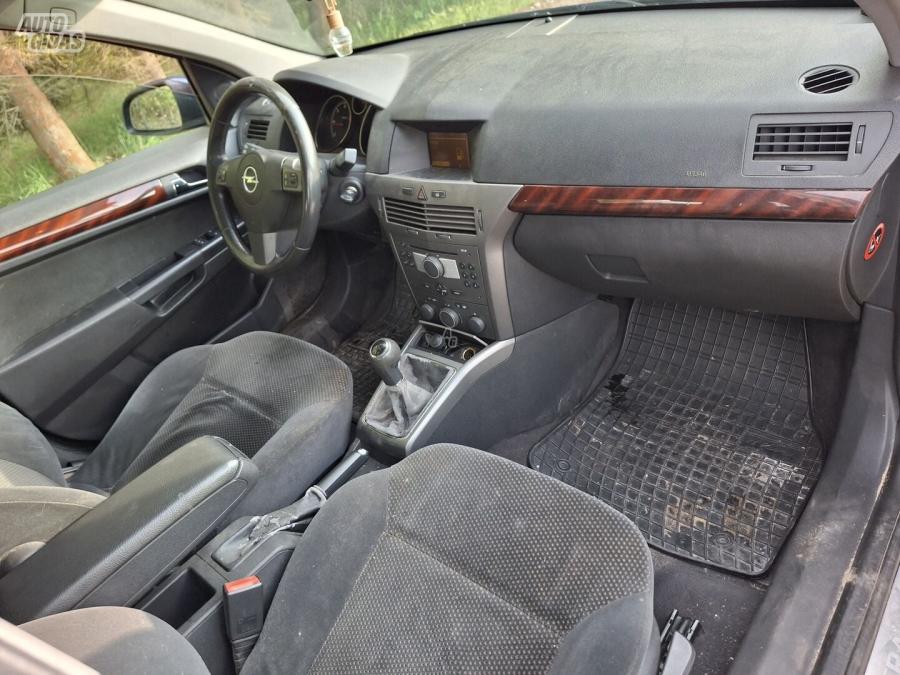 Opel Astra 2005 in Mazeikiai, with an engine capacity of 1.70 L and mileage of 256 thousand km for 750 €, photo 6 on AUTOMOTO.COM.LV