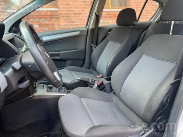 Opel Astra 2005 in Cesis, with an engine capacity of 1.60 L and mileage of 250 thousand km for 990 €, photo 10 on AUTOMOTO.COM.LV