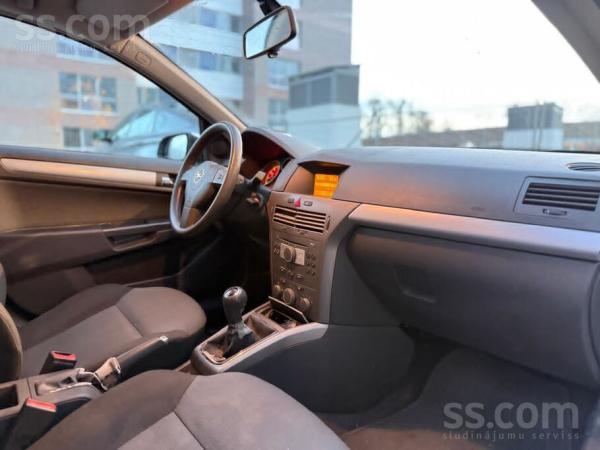 Opel Astra 2005 in Riga, with an engine capacity of 1.60 L and mileage of 0 thousand km for 2300 €, photo 3 on AUTOMOTO.COM.LV
