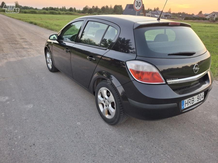 Opel Astra 2005 in Mazeikiai, with an engine capacity of 1.70 L and mileage of 266 thousand km for 950 €, photo 5 on AUTOMOTO.COM.LV