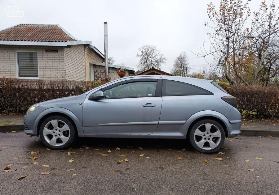 Opel Astra 2005 in Naujoji Akmene, with an engine capacity of 1.90 L and mileage of 263 thousand km for 990 €, photo 4 on AUTOMOTO.COM.LV