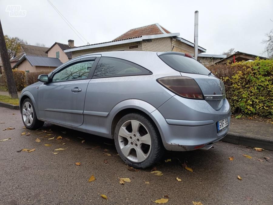 Opel Astra 2005 in Naujoji Akmene, with an engine capacity of 1.90 L and mileage of 263 thousand km for 990 €, photo 5 on AUTOMOTO.COM.LV