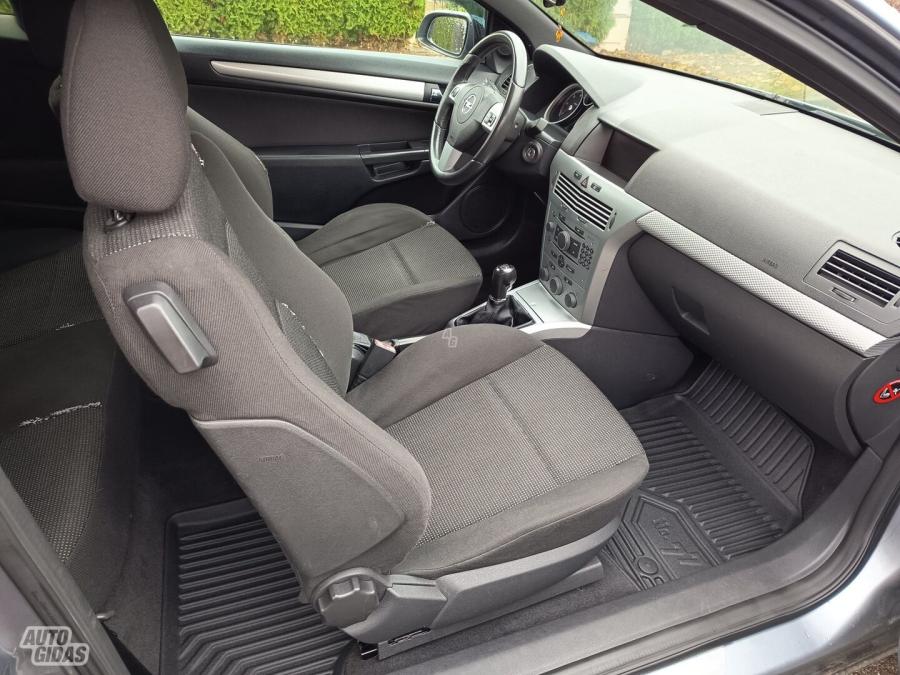 Opel Astra 2005 in Naujoji Akmene, with an engine capacity of 1.90 L and mileage of 263 thousand km for 990 €, photo 8 on AUTOMOTO.COM.LV