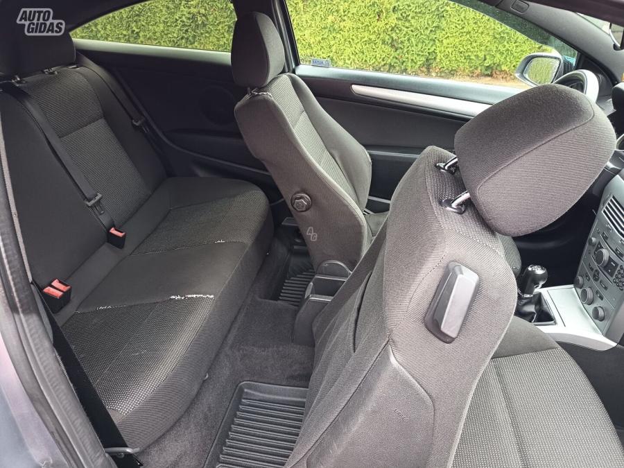 Opel Astra 2005 in Naujoji Akmene, with an engine capacity of 1.90 L and mileage of 263 thousand km for 990 €, photo 9 on AUTOMOTO.COM.LV