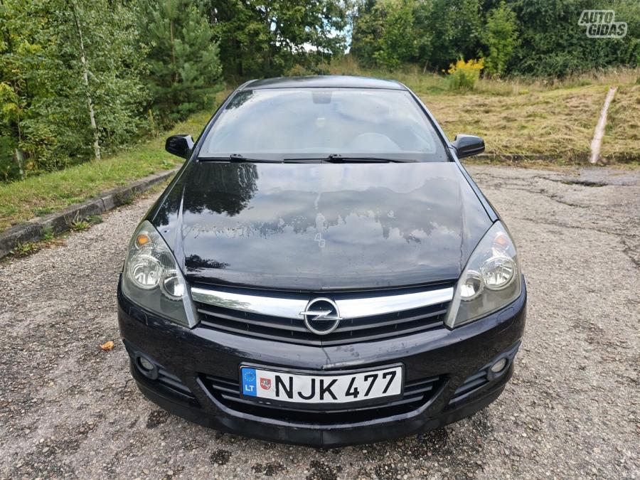 Opel Astra 2005 in Vilnius, with an engine capacity of 1.70 L and mileage of 295 thousand km for 580 €, photo 4 on AUTOMOTO.COM.LV