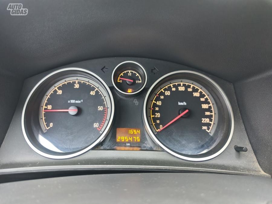 Opel Astra 2005 in Vilnius, with an engine capacity of 1.70 L and mileage of 295 thousand km for 580 €, photo 16 on AUTOMOTO.COM.LV