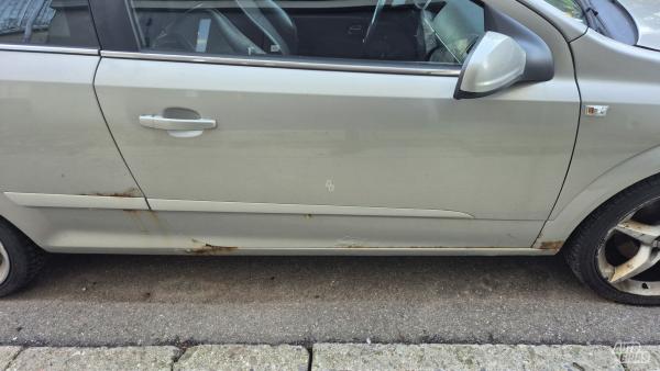 Opel Astra 2005 Kauņa vietnē Opel Astra 2005 Kauņa, ar dzinēja tilpumu 1.90 L un nobraukumu 324 tūkst. km par 800 €, foto 5 vietnē AUTOMOTO.COM.LV