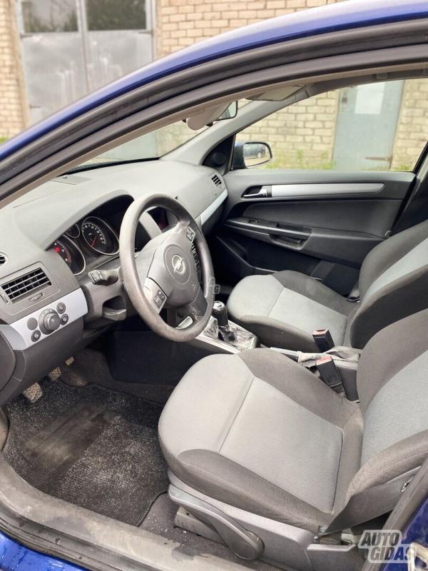Opel Astra 2005 in Silute, with an engine capacity of 1.70 L and mileage of 264 thousand km for 980 €, photo 10 on AUTOMOTO.COM.LV