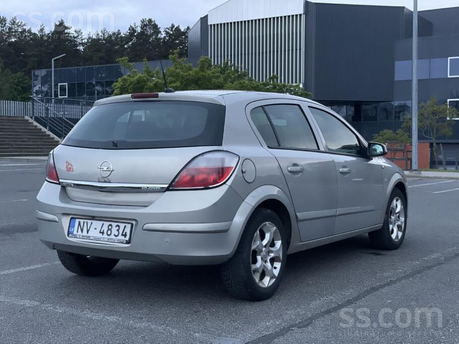 Opel Astra 2006 in Riga, with an engine capacity of 1.90 L and mileage of 270 thousand km for 1100 €, photo 4 on AUTOMOTO.COM.LV