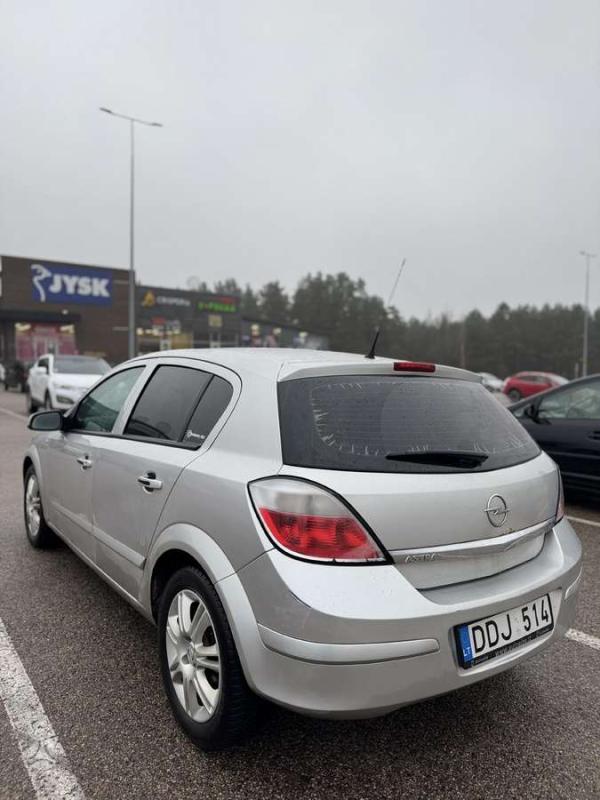 Opel Astra 2006 in Utena, with an engine capacity of 1.36 L and mileage of 148 thousand km for 1 €, photo 3 on AUTOMOTO.COM.LV
