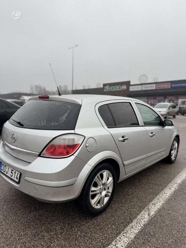 Opel Astra 2006 in Utena, with an engine capacity of 1.36 L and mileage of 148 thousand km for 1 €, photo 4 on AUTOMOTO.COM.LV