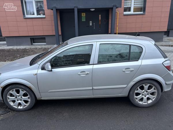 Opel Astra 2006 Viļņa, ar dzinēja tilpumu 1.90 L un nobraukumu 243 tūkst. km par 800 €, foto 3 vietnē AUTOMOTO.COM.LV