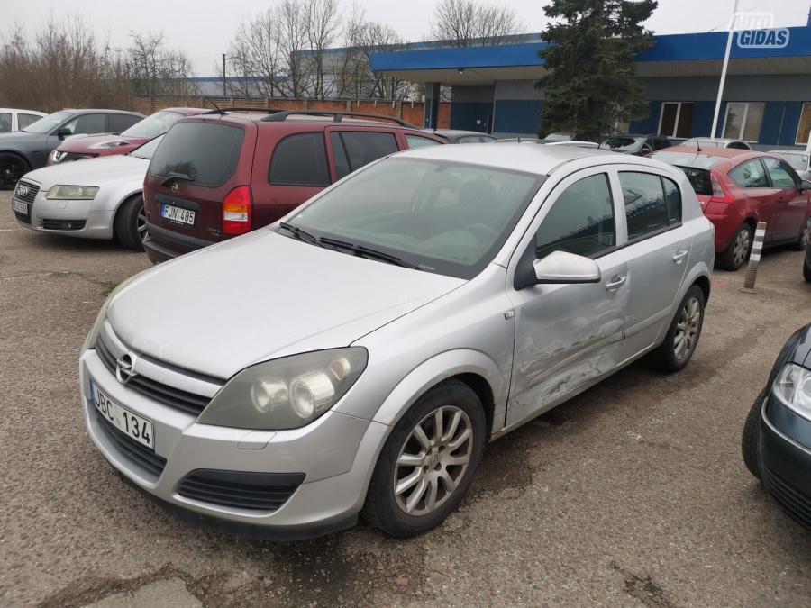 Opel Astra 2006 in Klaipeda, with an engine capacity of 1.60 L and mileage of 194 thousand km for 450 €, photo 1 on AUTOMOTO.COM.LV