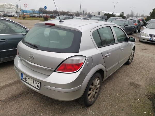 Opel Astra 2006 in Klaipeda, with an engine capacity of 1.60 L and mileage of 194 thousand km for 450 €, photo 4 on AUTOMOTO.COM.LV