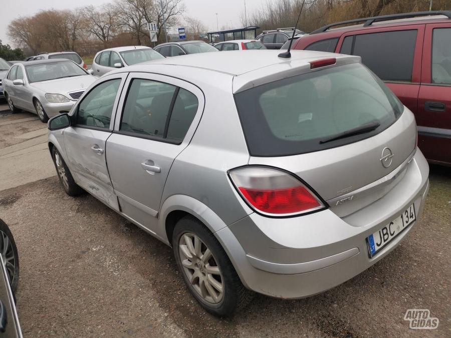 Opel Astra 2006 in Klaipeda, with an engine capacity of 1.60 L and mileage of 194 thousand km for 450 €, photo 3 on AUTOMOTO.COM.LV
