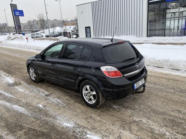 Opel Astra 2006 in Vilnius, with an engine capacity of 1.60 L and mileage of 250 thousand km for 990 €, photo 2 on AUTOMOTO.COM.LV