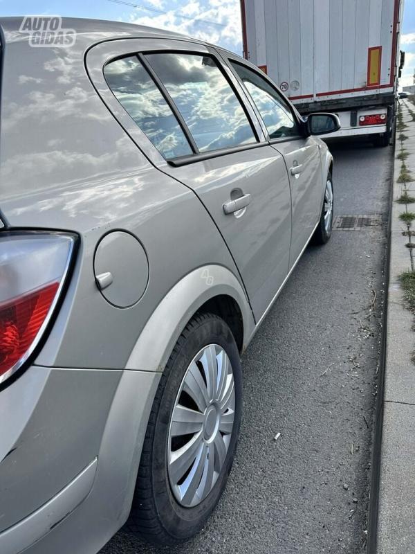 Opel Astra 2006 in Vilnius, with an engine capacity of 1.70 L and mileage of 197 thousand km for 850 €, photo 6 on AUTOMOTO.COM.LV