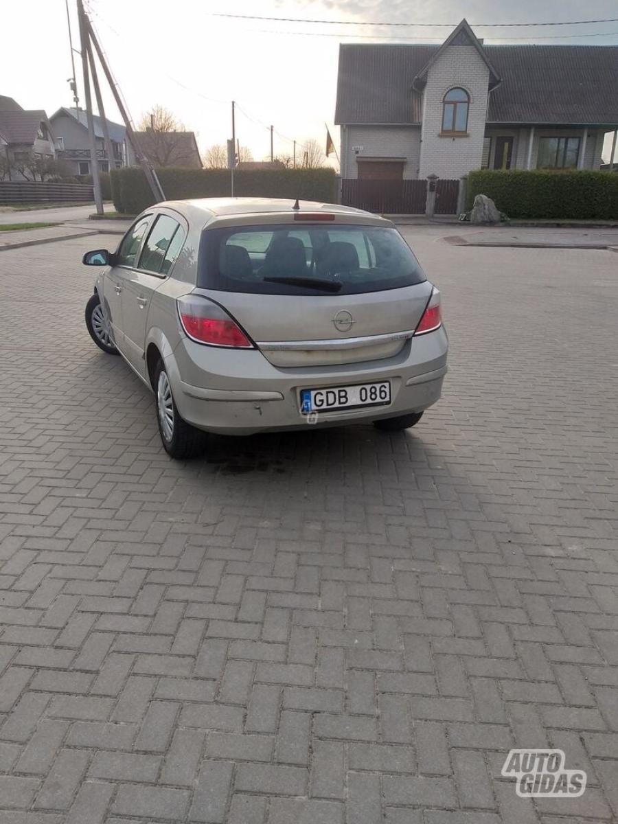 Opel Astra 2006 in Vilnius, with an engine capacity of 1.70 L and mileage of 295 thousand km for 555 €, photo 3 on AUTOMOTO.COM.LV