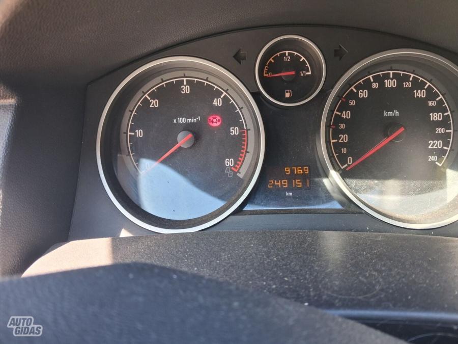 Opel Astra 2006 Viļņa, ar dzinēja tilpumu 1.70 L un nobraukumu 249 tūkst. km par 1550 €, foto 7 vietnē AUTOMOTO.COM.LV