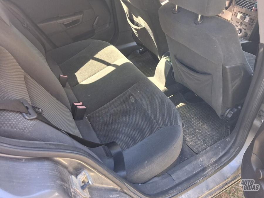Opel Astra 2006 Viļņa, ar dzinēja tilpumu 1.70 L un nobraukumu 249 tūkst. km par 1550 €, foto 11 vietnē AUTOMOTO.COM.LV