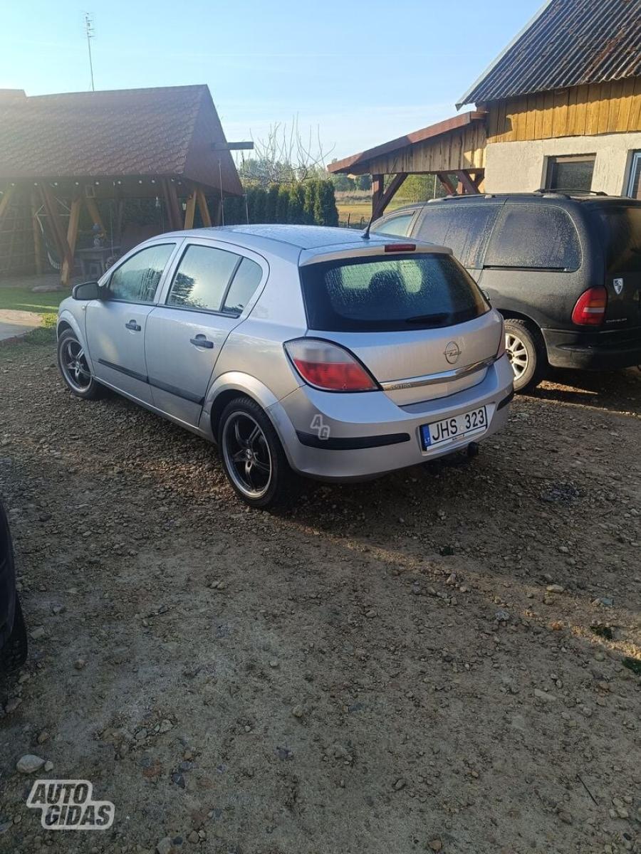 Opel Astra 2006 in Sakiai, with an engine capacity of 1.30 L and mileage of 300 thousand km for 750 €, photo 1 on AUTOMOTO.COM.LV