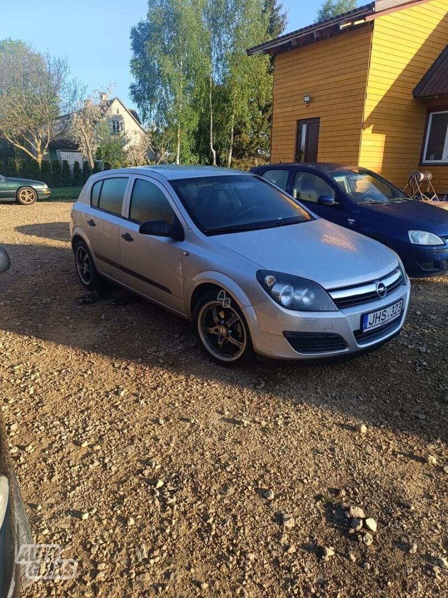 Opel Astra 2006 in Sakiai, with an engine capacity of 1.30 L and mileage of 300 thousand km for 750 €, photo 4 on AUTOMOTO.COM.LV