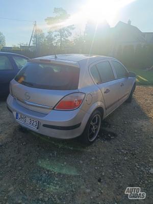Opel Astra 2006 in Sakiai, with an engine capacity of 1.30 L and mileage of 300 thousand km for 750 €, photo 5 on AUTOMOTO.COM.LV