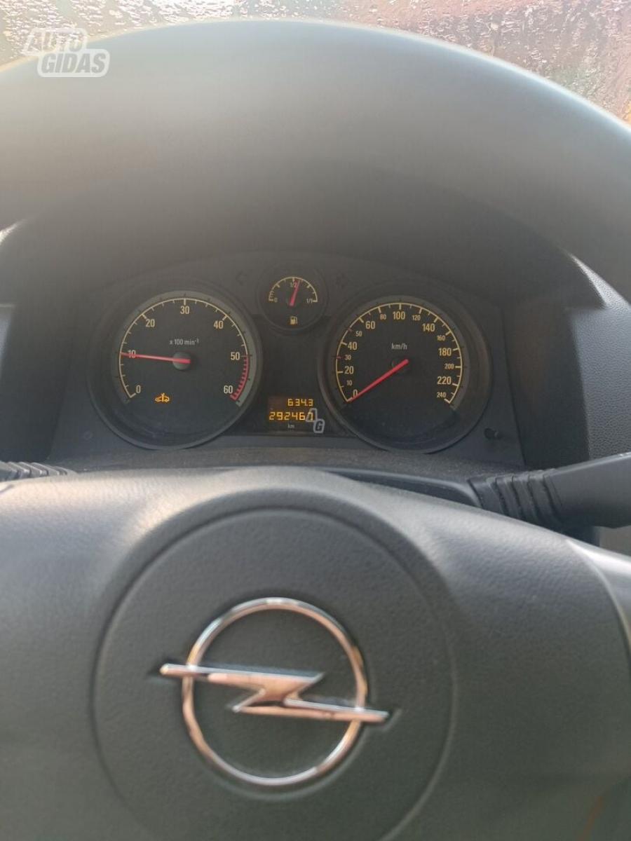 Opel Astra 2006 in Sakiai, with an engine capacity of 1.30 L and mileage of 300 thousand km for 750 €, photo 6 on AUTOMOTO.COM.LV